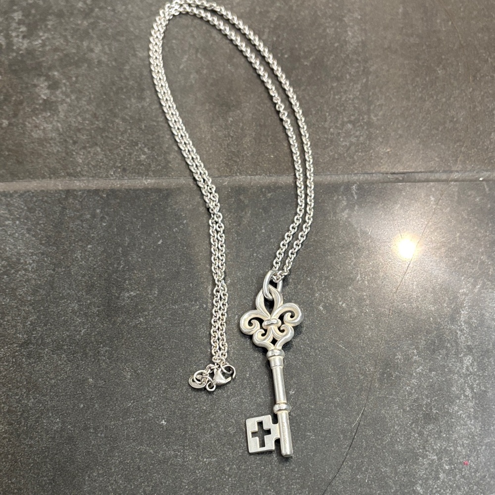 James Avery Retired Key Necklace - Gem